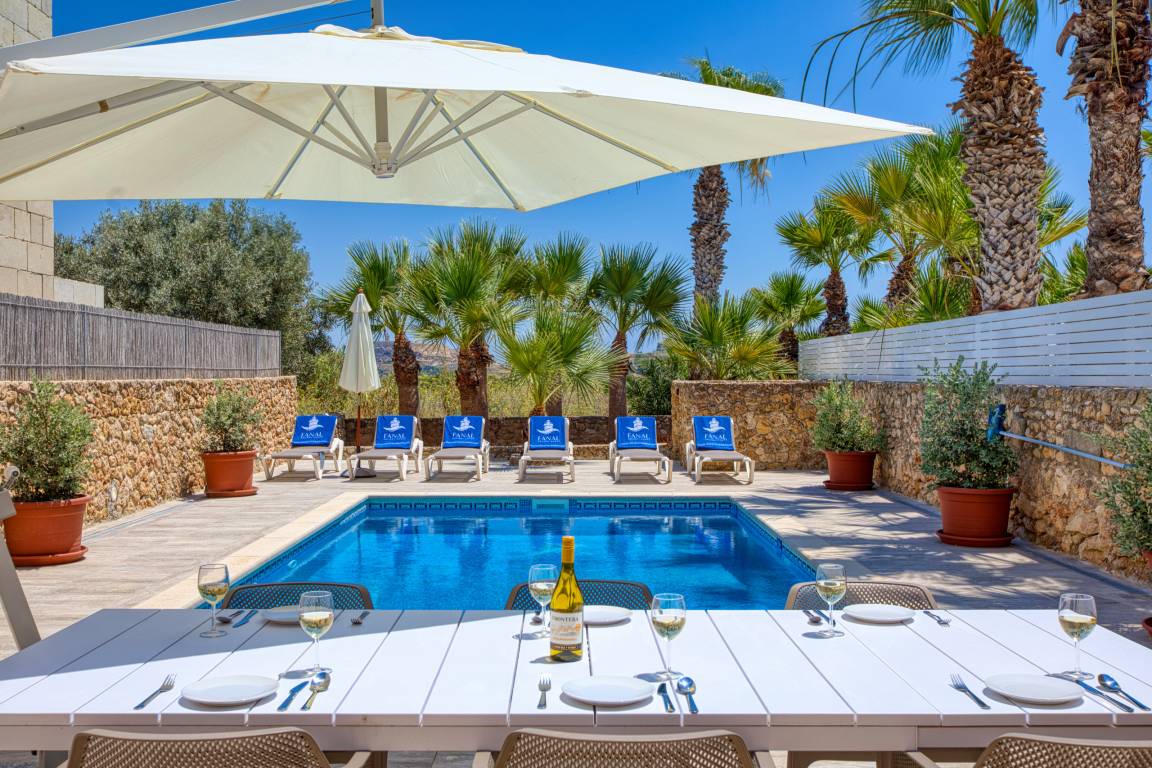 220 M² Villa ∙ 3 Bedrooms ∙ 6 Guests - Malta