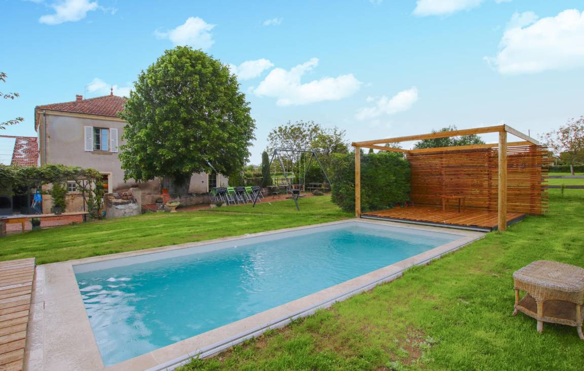 280 M² Maison De Vacances ∙ 5 Chambres ∙ 15 Personnes - Roanne