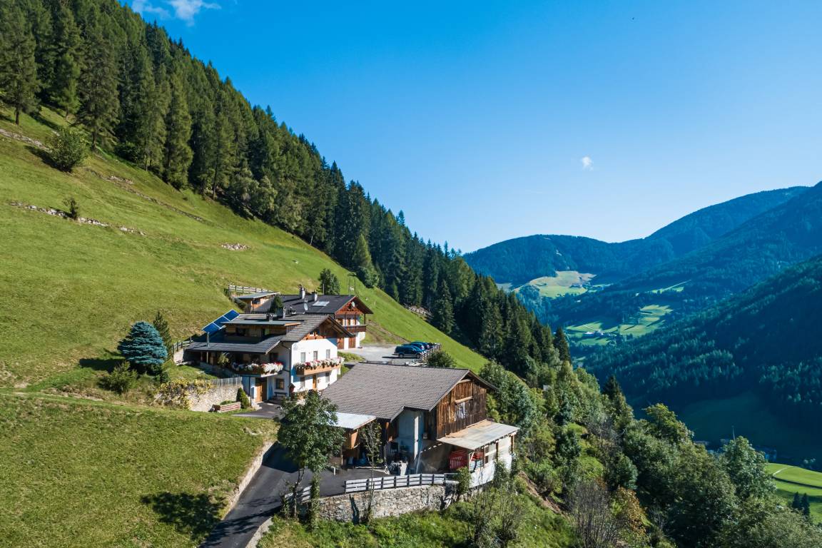 70 M² Ferienwohnung ∙ 2 Schlafzimmer ∙ 4 Gäste - Ratschings