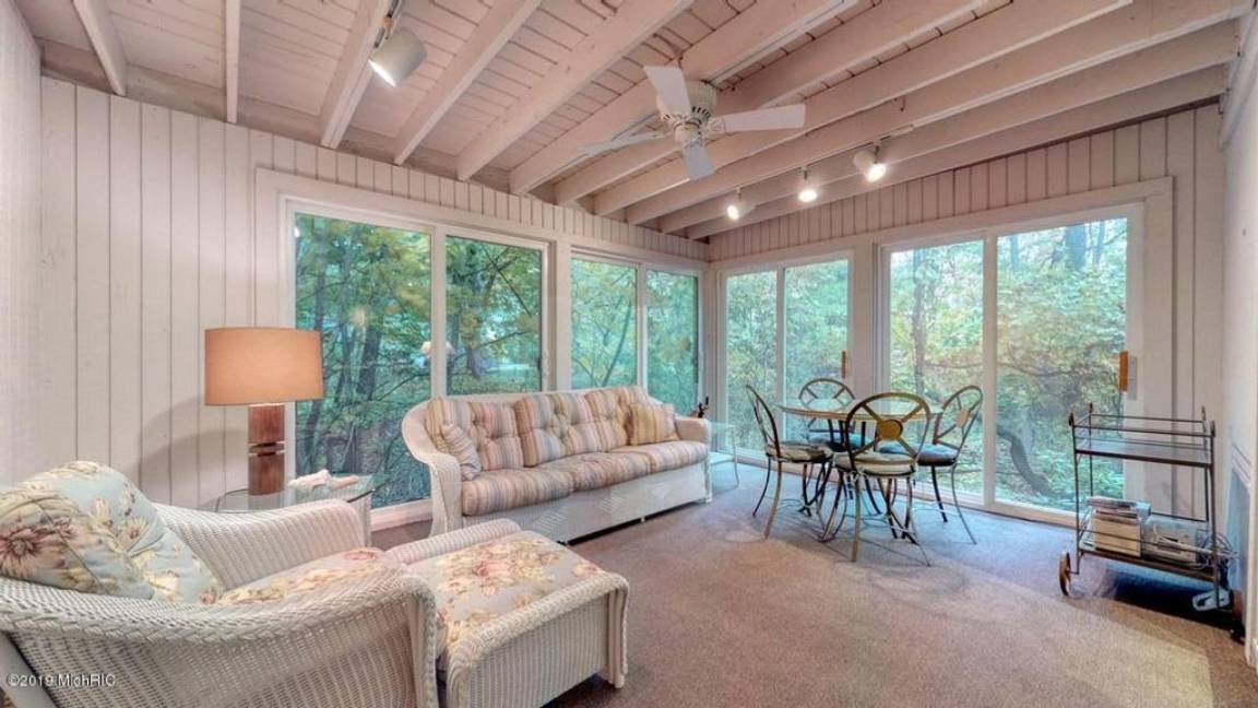 House ∙ 3 Bedrooms ∙ 6 Guests - Holland, MI