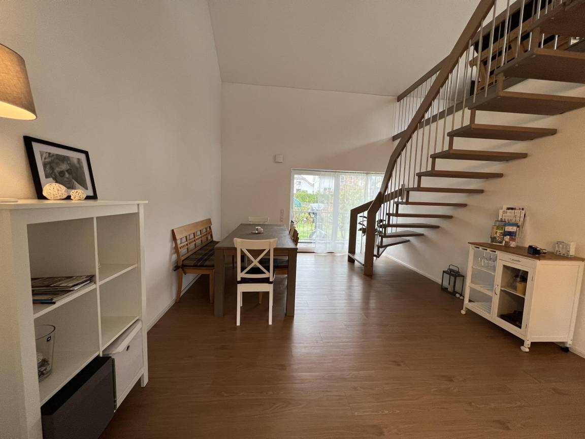 90 M² Ferienwohnung ∙ 1 Schlafzimmer ∙ 4 Gäste - Beckingen
