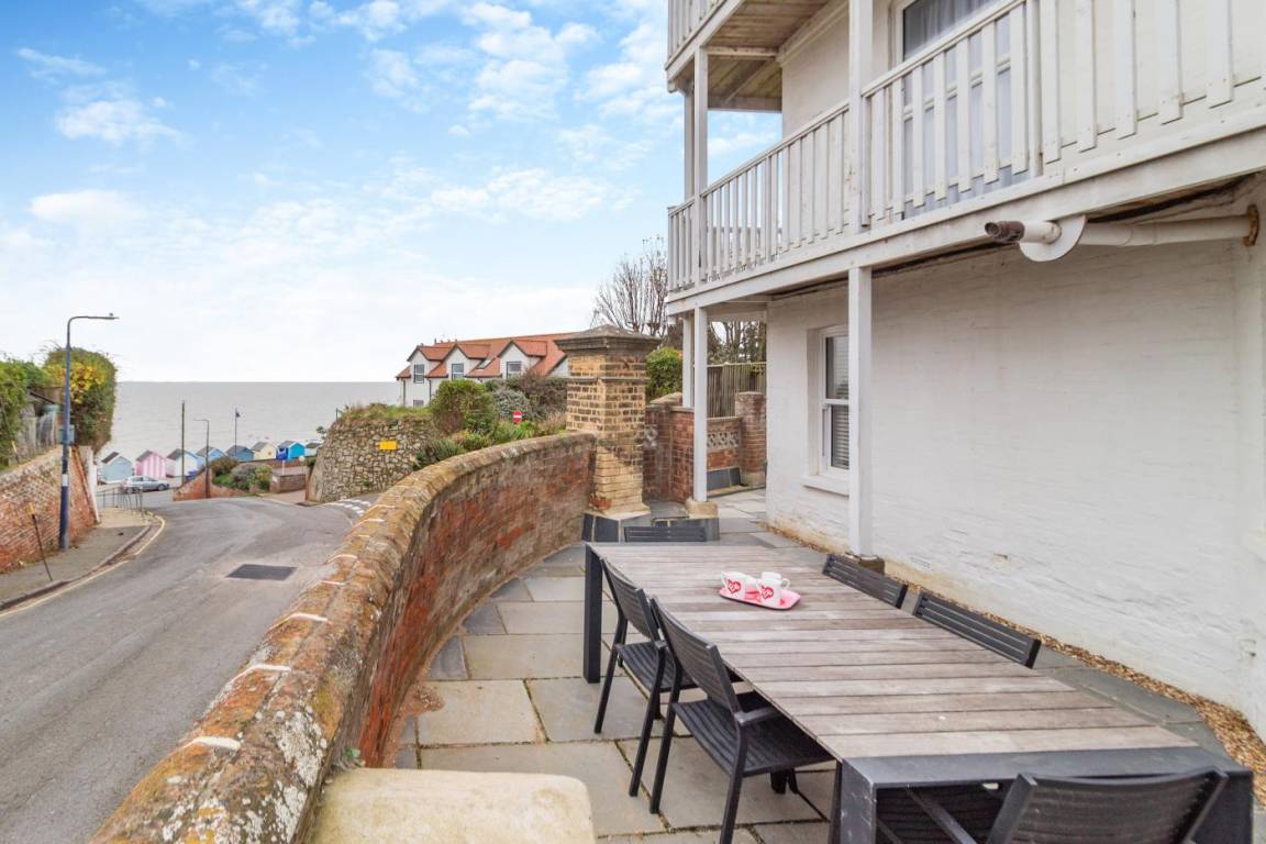 Apartment ∙ 2 Bedrooms ∙ 4 Guests - Felixstowe