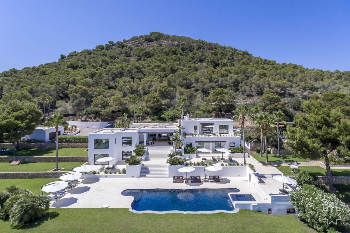 478 M² Villa ∙ 6 Bedrooms ∙ 12 Guests - Santa Eulària des Riu