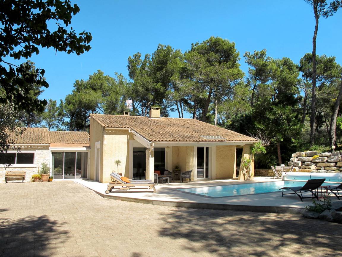 135 M² Huis ∙ 3 Slaapkamers ∙ 6 Gasten - Sénas