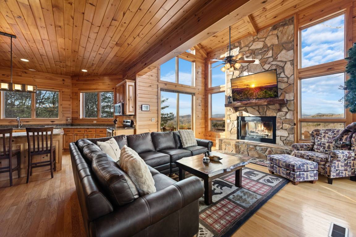 Cabin ∙ 3 Bedrooms ∙ 8 Guests - Blue Ridge Lake, GA