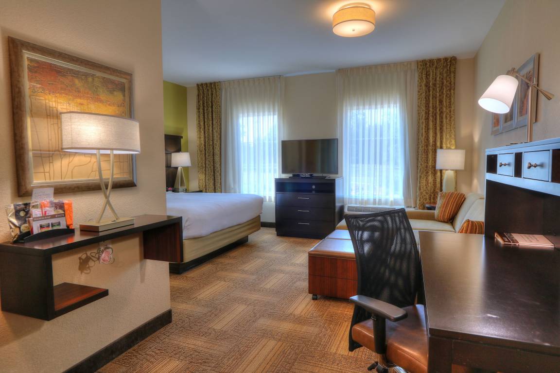 Hotel ∙ 1 Bedroom ∙ 4 Guests - Oak Ridge, TN
