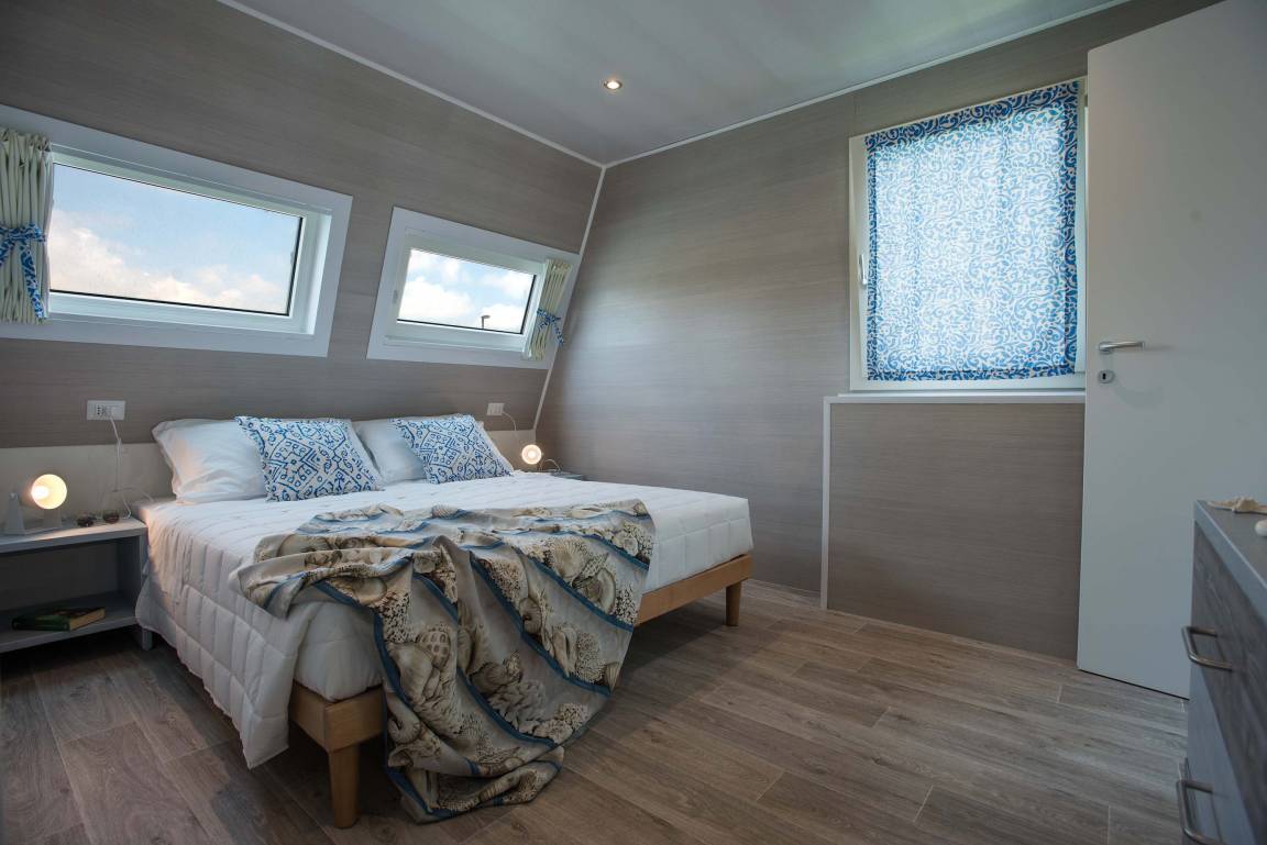 Houseboat ∙ 2 Bedrooms ∙ 6 Guests - Lignano Sabbiadoro