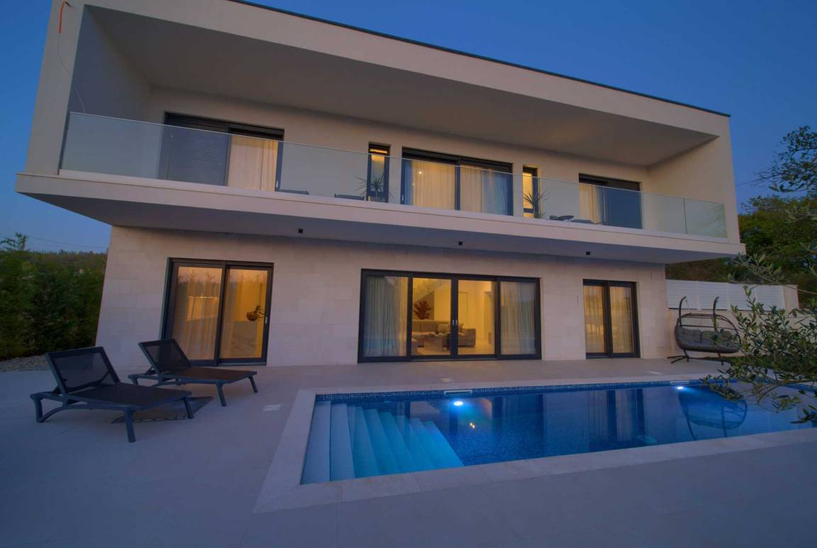 250 M² Villa ∙ 4 Bedrooms ∙ 10 Guests - Cres