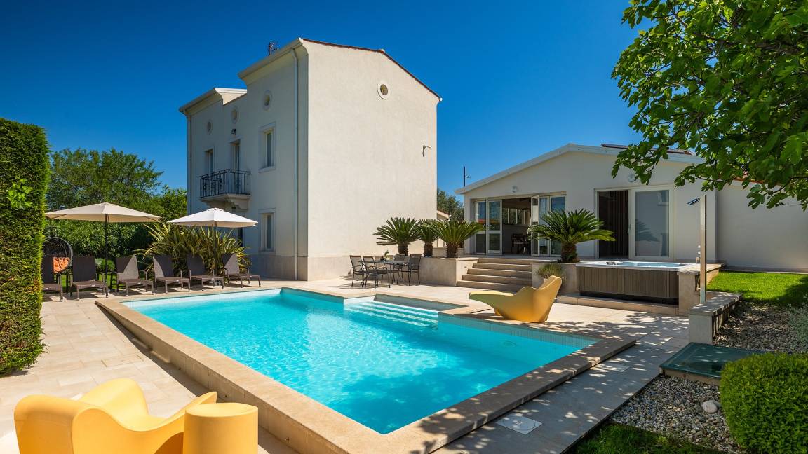 400 M² Villa ∙ 5 Bedrooms ∙ 12 Guests - Poreč