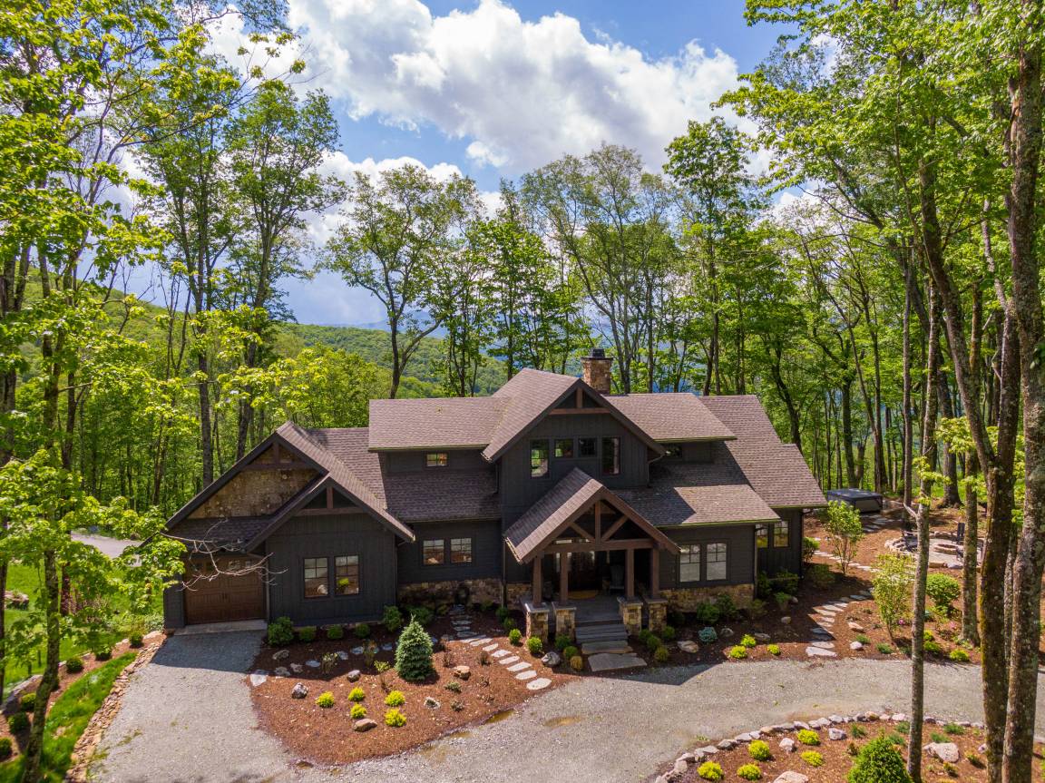Cabin ∙ 4 Bedrooms ∙ 10 Guests - North Carolina
