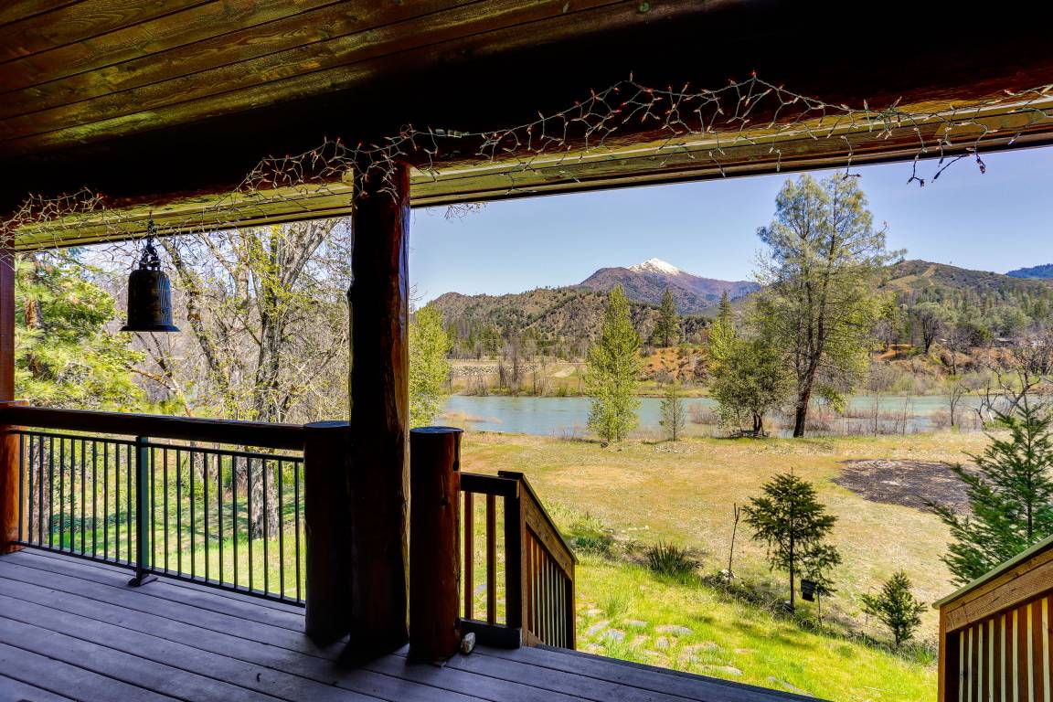 557 M² House ∙ 5 Bedrooms ∙ 12 Guests - Weaverville, CA