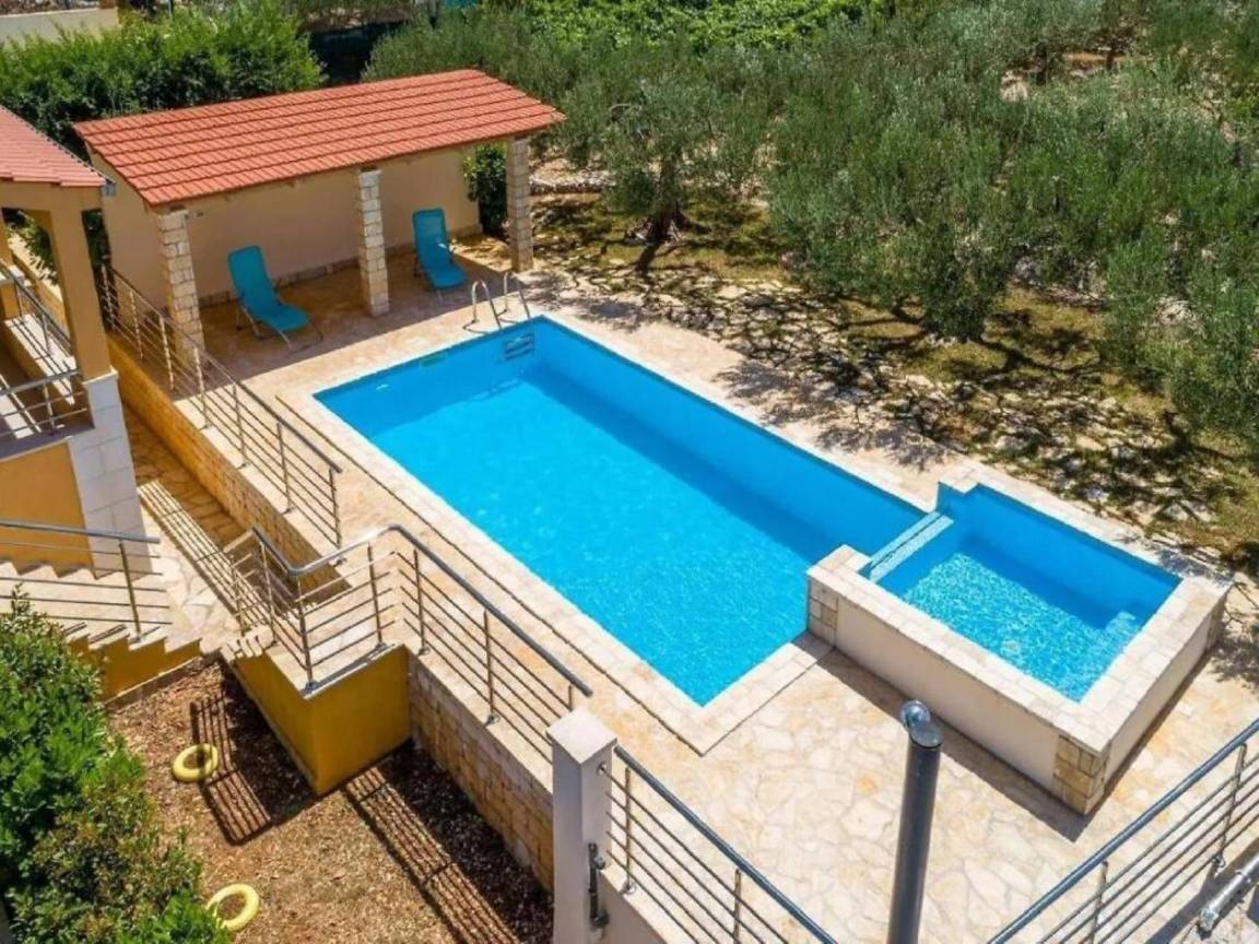 180 M² Maison De Vacances ∙ 5 Chambres ∙ 9 Personnes - Supetar