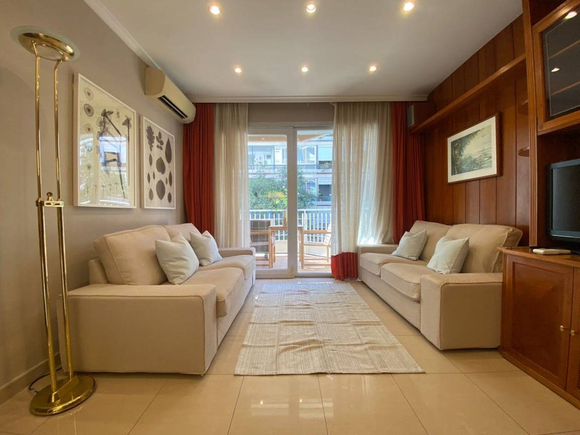 90 M² Apartamento ∙ 4 Habitaciones ∙ 6 Huéspedes - Sant Cugat del Vallès