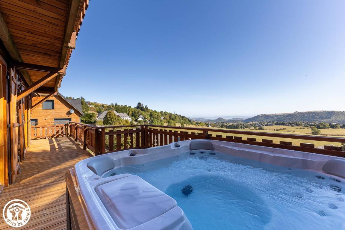 205 M² Gîte ∙ 5 Chambres ∙ 12 Personnes - Chambon-sur-Lac