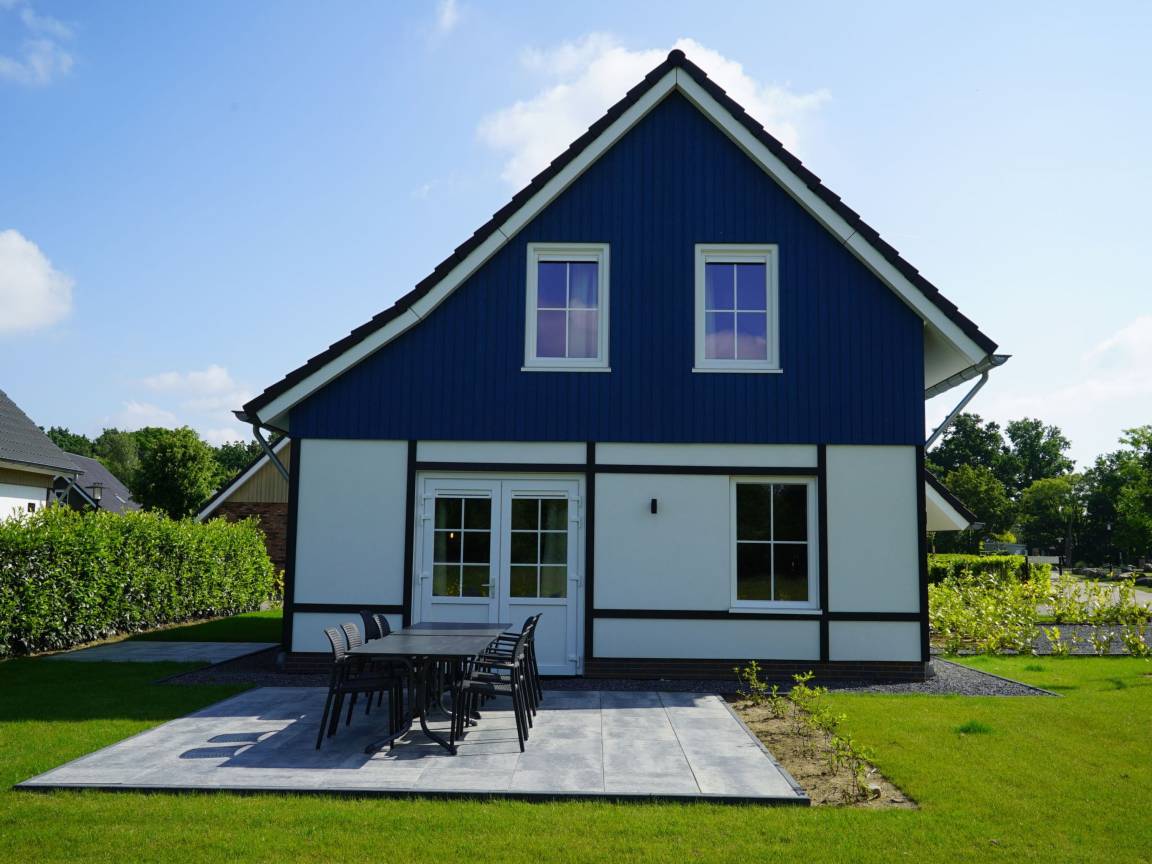 160 M² House ∙ 1 Bedroom ∙ 8 Guests - Sittard