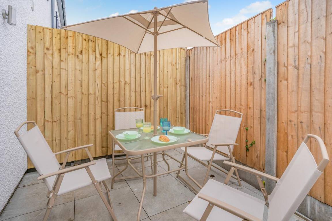 Cottage ∙ 3 Bedrooms ∙ 6 Guests - Newport