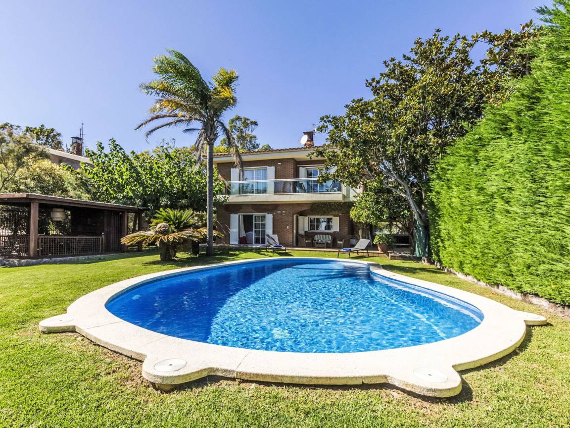 400 M² Villa ∙ 4 Makuuhuonetta ∙ 8 Vierasta - Miami Playa