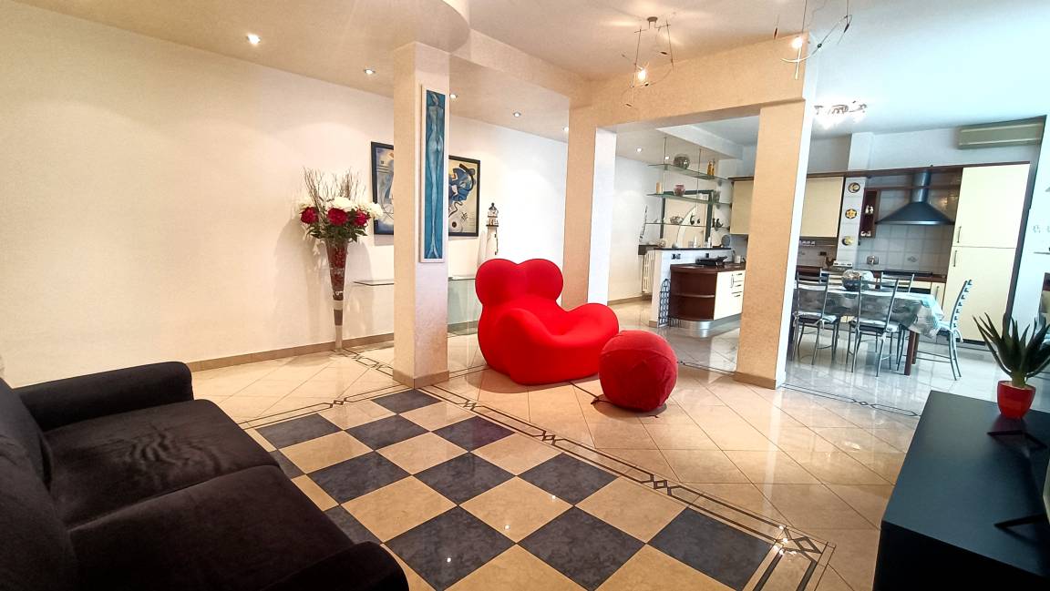 90 M² Apartment ∙ 3 Bedrooms ∙ 9 Guests - İmperia, İtalya