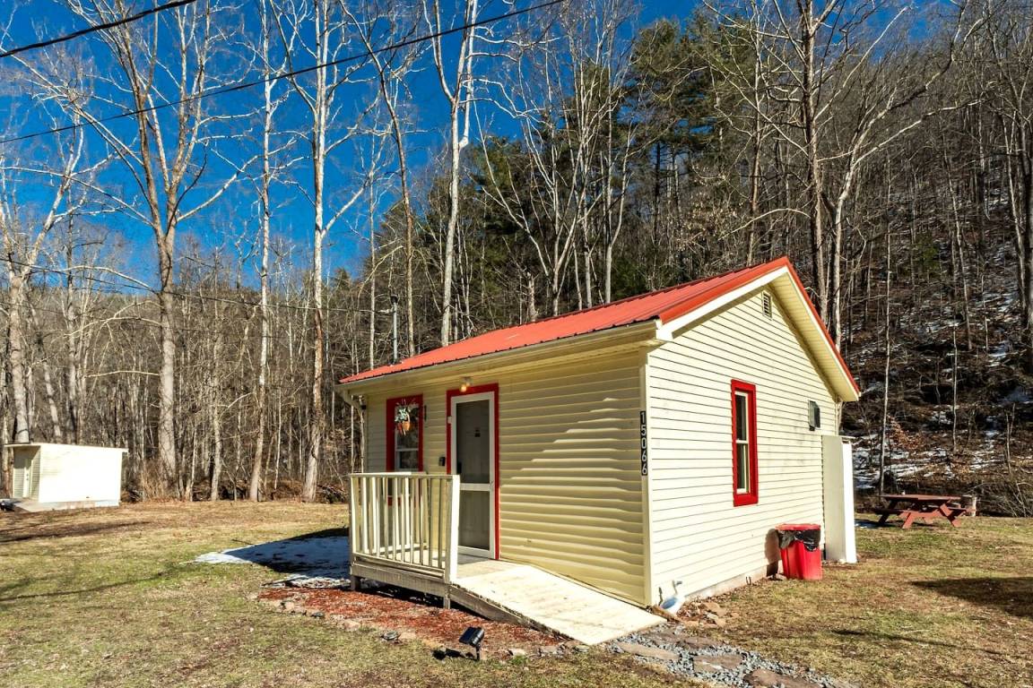 House ∙ 2 Bedrooms ∙ 4 Guests - Pipestem Resort State Park, Pipestem