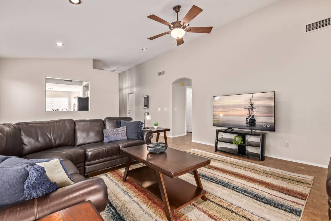 146 M² House ∙ 3 Bedrooms ∙ 6 Guests - Sun City, AZ