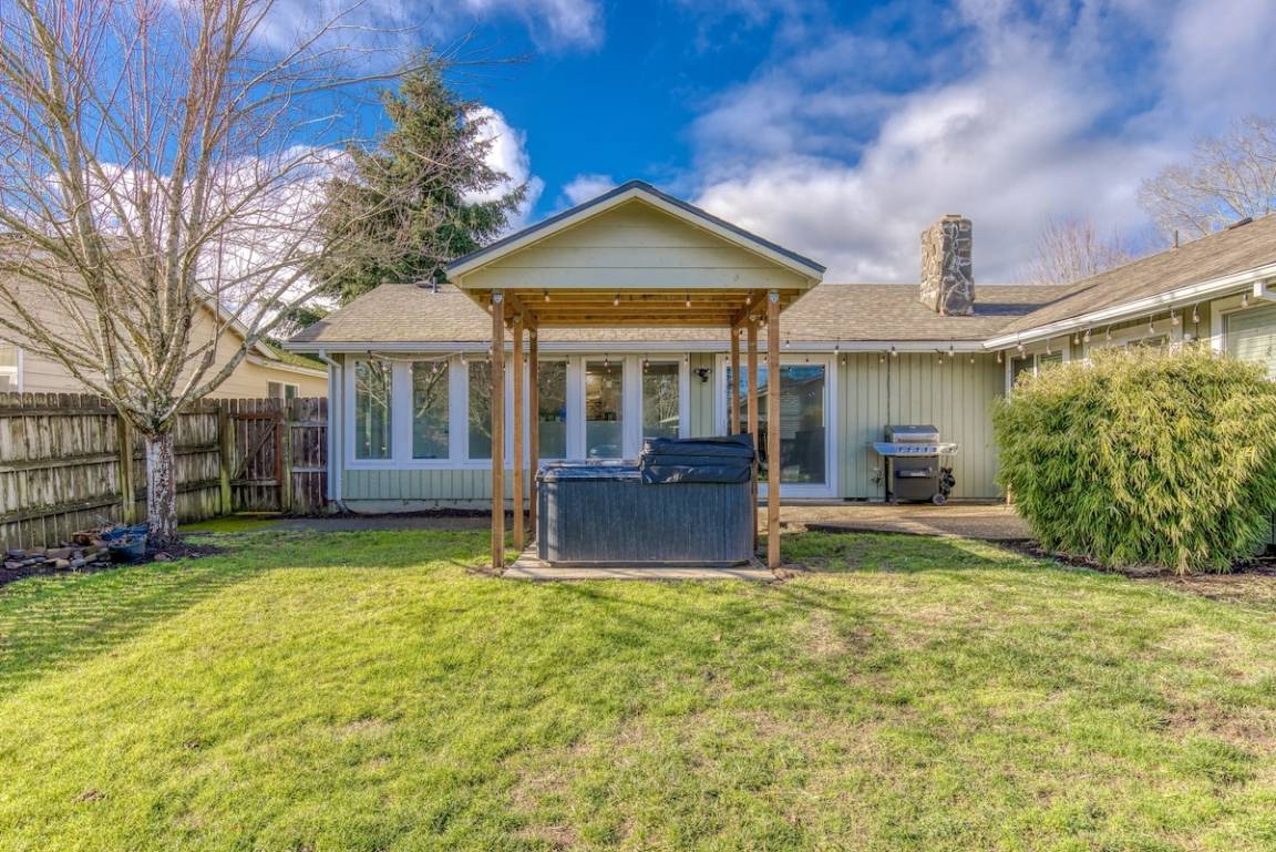 163 M² House ∙ 4 Bedrooms ∙ 8 Guests - Dallas, OR