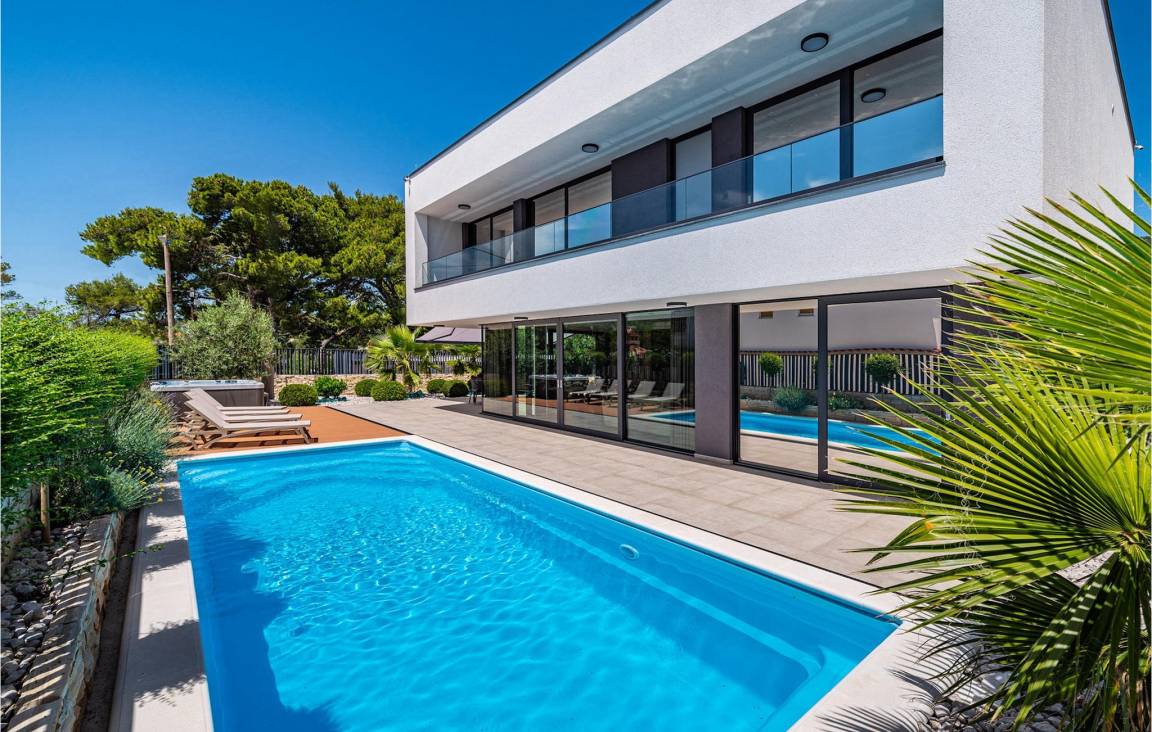 240 M² Maison De Vacances ∙ 4 Chambres ∙ 8 Personnes - Rab