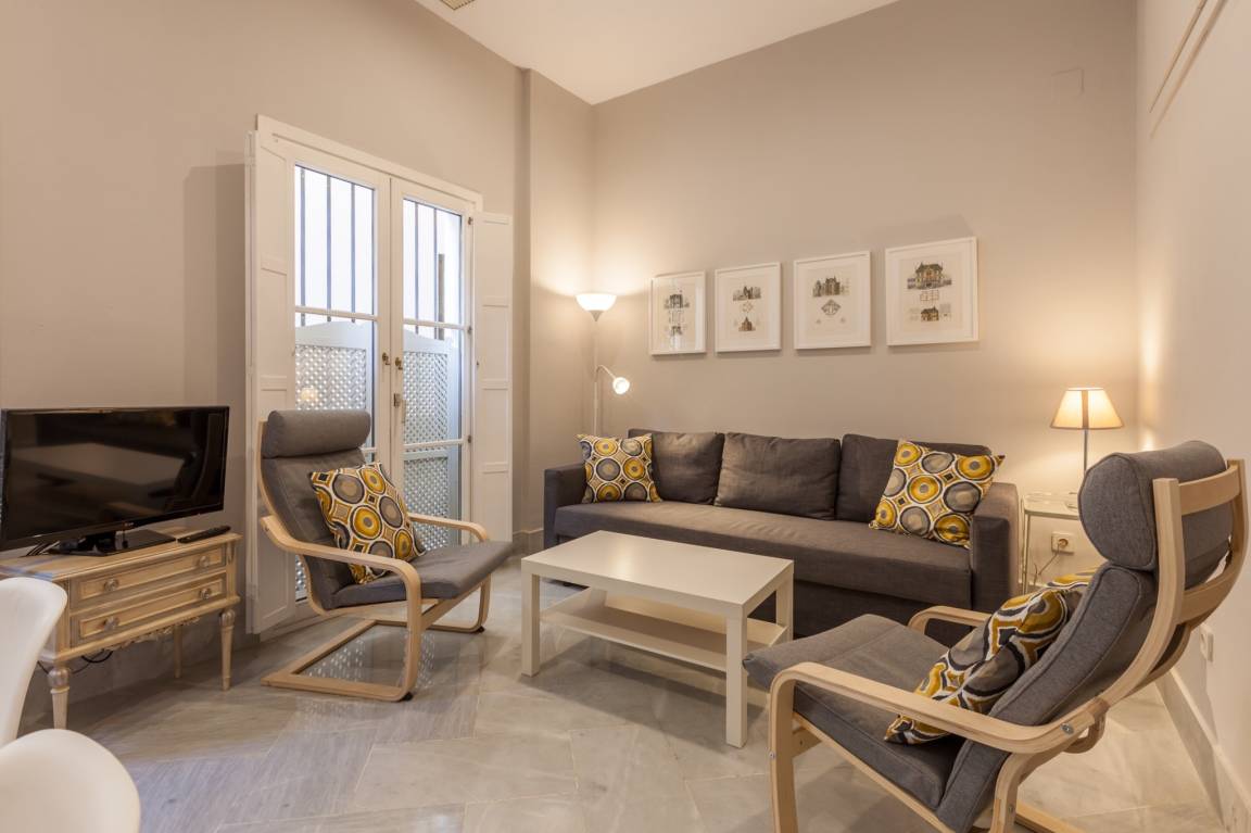 60 M² Apartment ∙ 3 Bedrooms ∙ 8 Guests - Seville