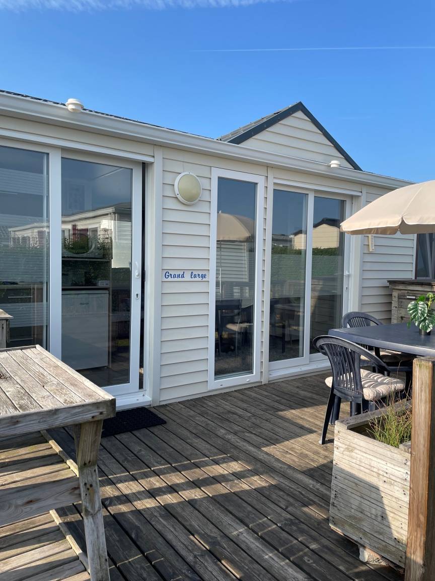 32 M² Caravan ∙ 2 Slaapkamers ∙ 2 Gasten - De Haan