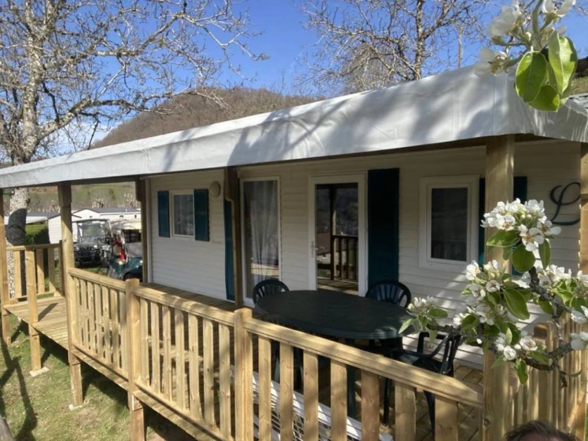 31 M² Camping ∙ 2 Chambres ∙ 4 Personnes - Vic-sur-Cère