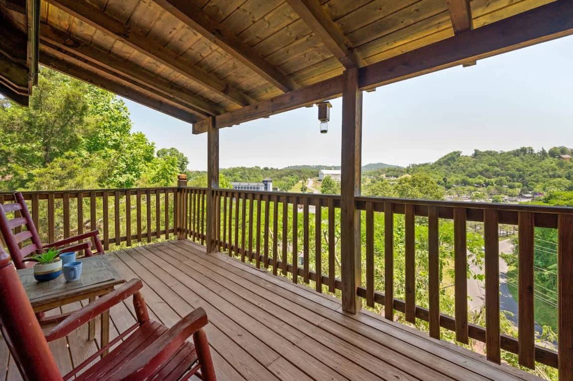 Apartment ∙ 1 Bedroom ∙ 2 Guests - Gatlinburg, TN