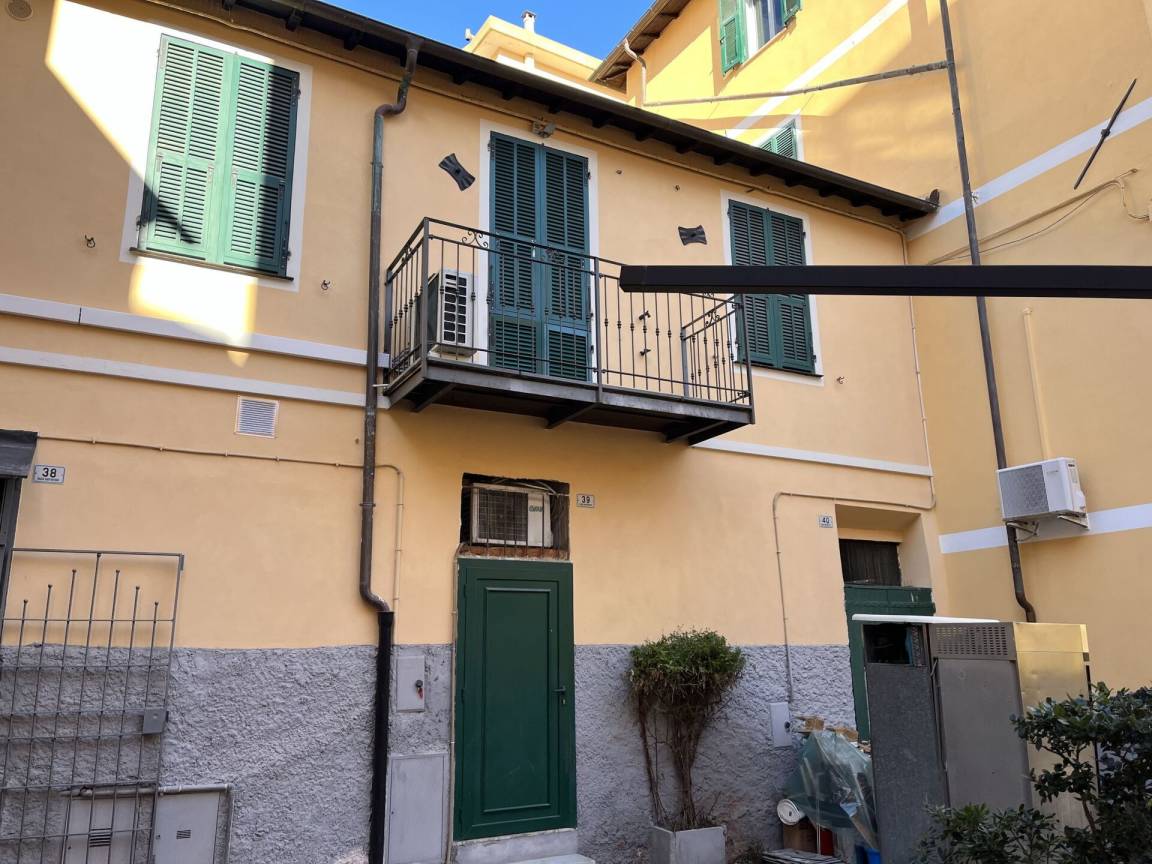 80 M² Ferienhaus ∙ 3 Schlafzimmer ∙ 6 Gäste - Imperia