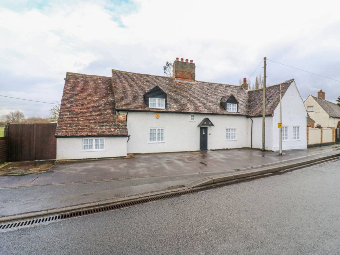 Cottage ∙ 4 Bedrooms ∙ 8 Guests - Bedfordshire