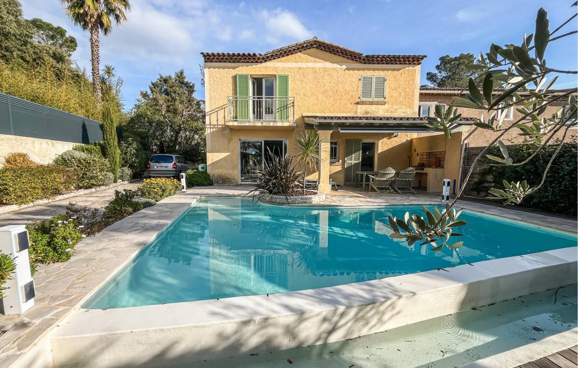 150 M² House ∙ 3 Bedrooms ∙ 8 Guests - Agay