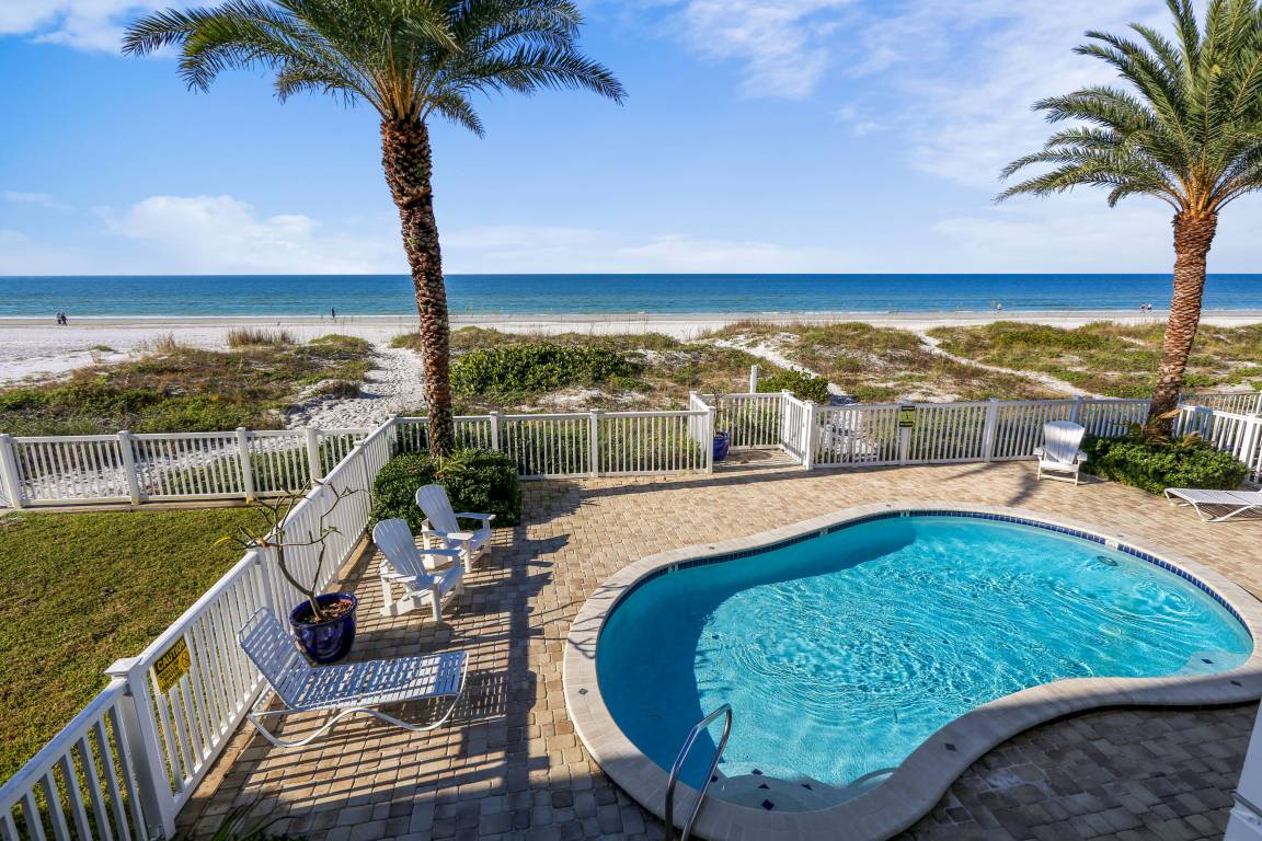102 M² Condo ∙ 2 Bedrooms ∙ 5 Guests - Redington Shores, FL