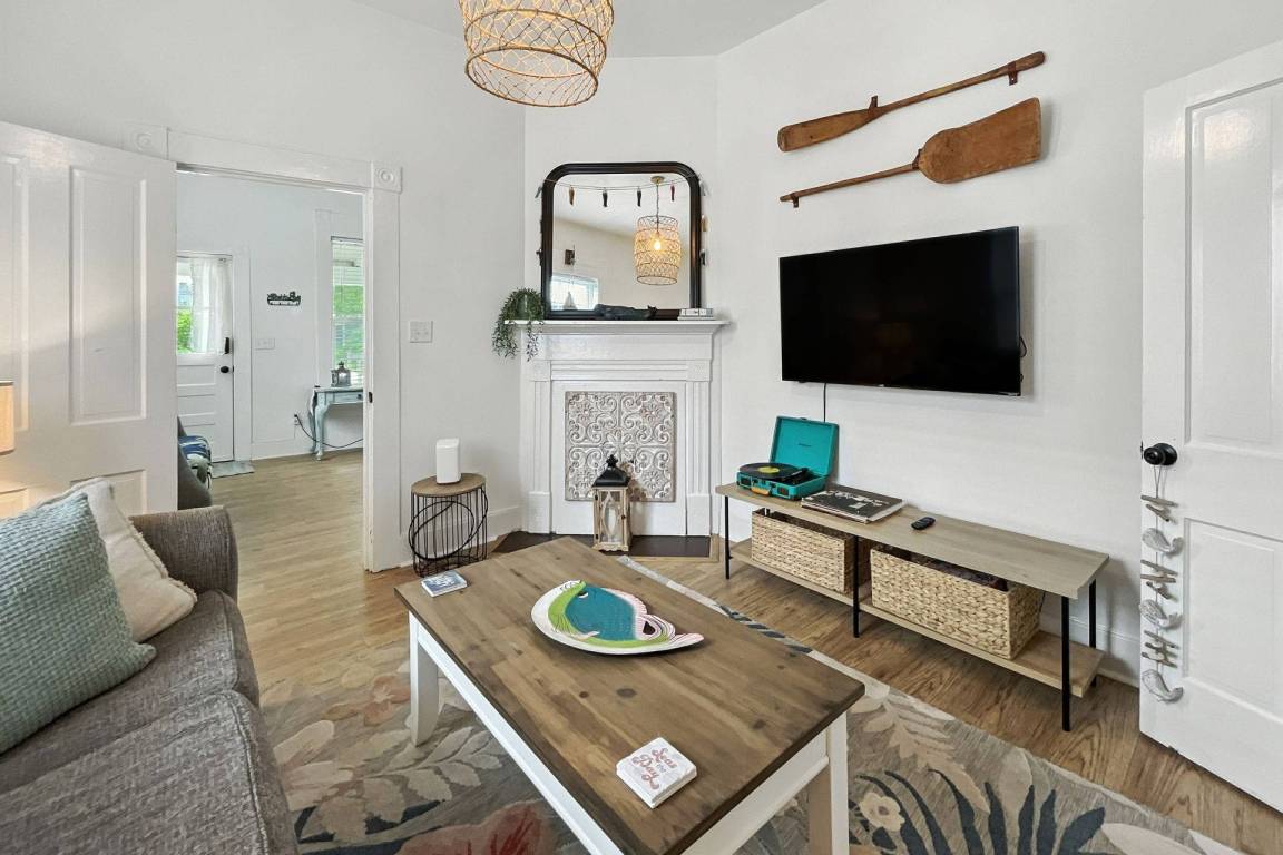 96 M² House ∙ 2 Bedrooms ∙ 6 Guests - Brunswick, GA