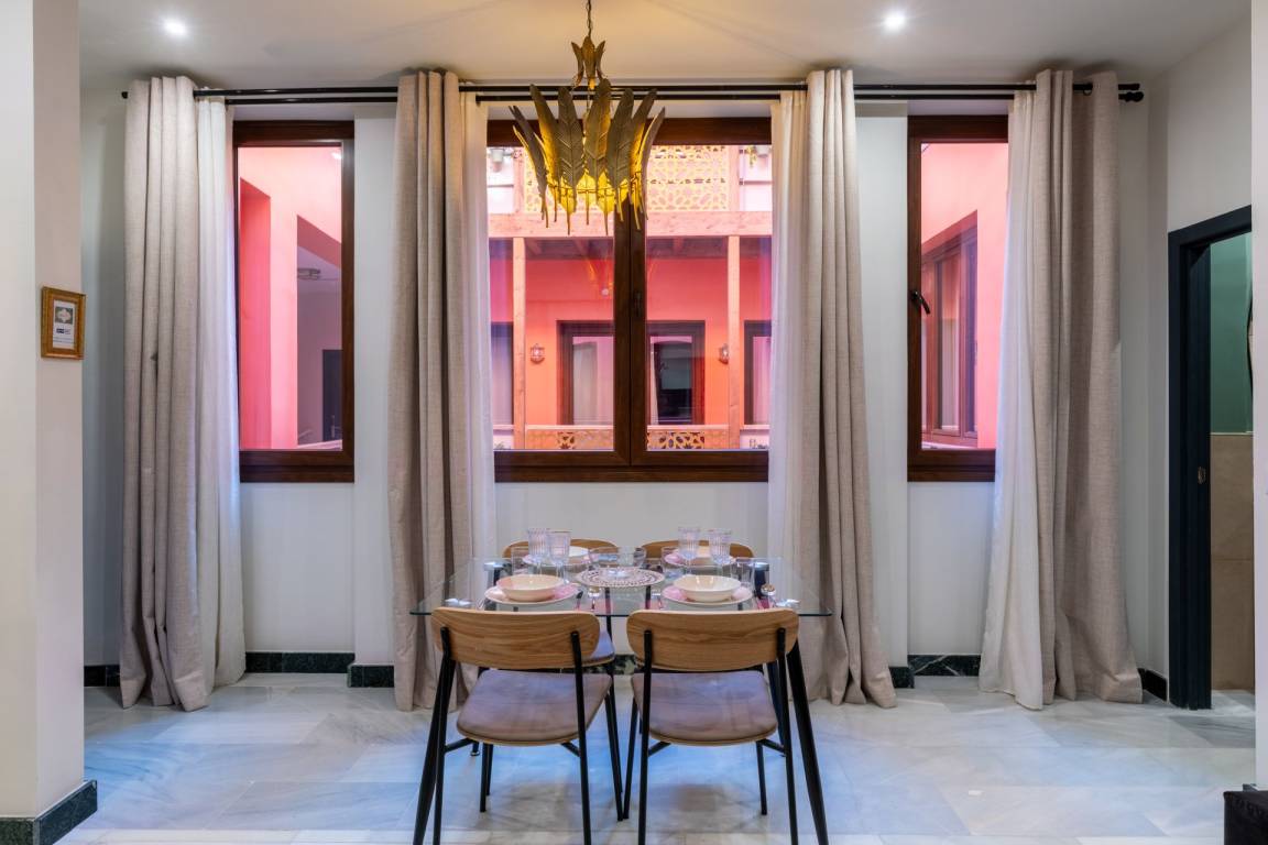 67 M² Huoneisto ∙ 2 Makuuhuonetta ∙ 5 Vierasta - Sevilla