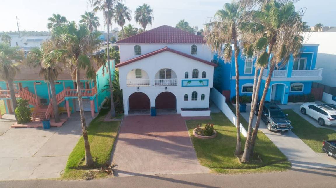 167 M² House ∙ 4 Bedrooms ∙ 17 Guests - South Padre Island