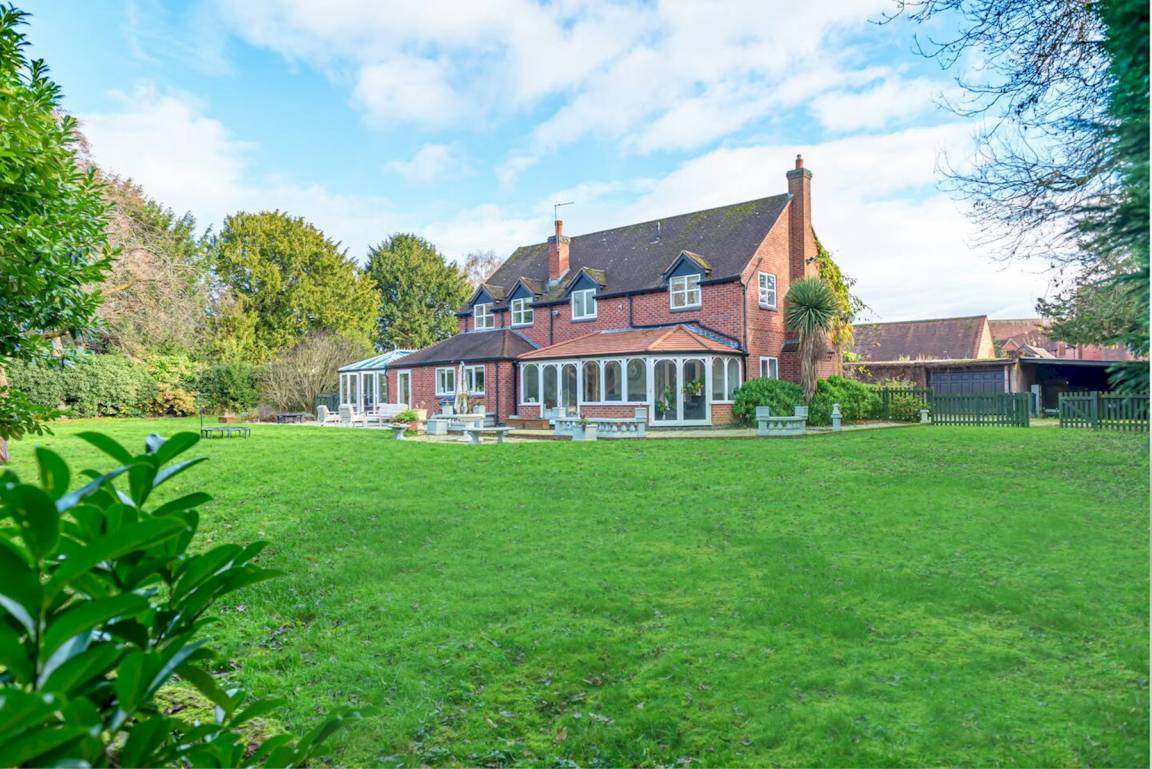 186 M² House ∙ 4 Bedrooms ∙ 8 Guests - Telford