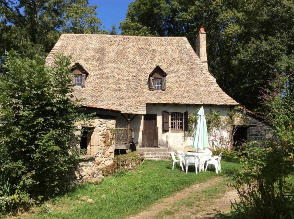180 M² Gîte ∙ 3 Chambres ∙ 6 Personnes - Auvergne