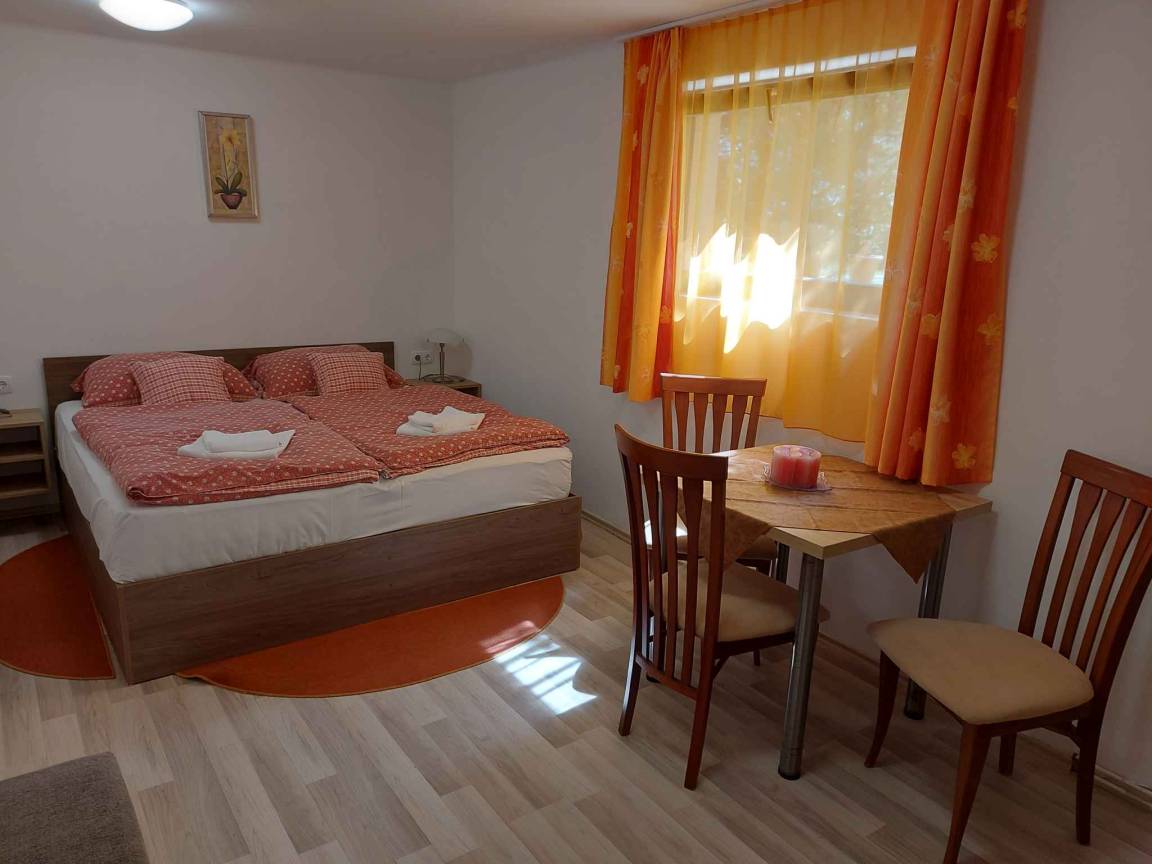 60 M² Apartment ∙ 2 Bedrooms ∙ 5 Guests - Tihany