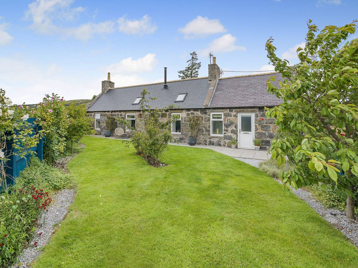 Cottage ∙ 2 Bedrooms ∙ 4 Guests - Cullen