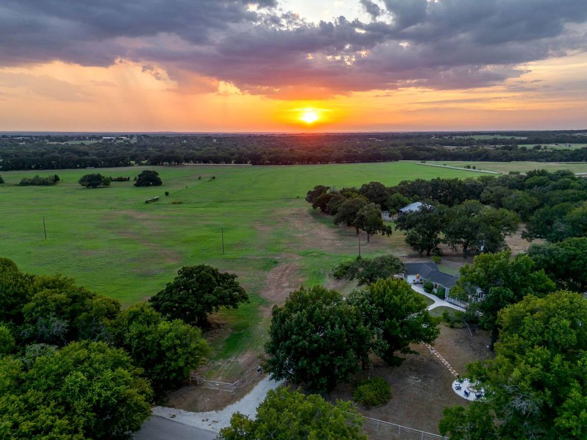 Accommodation ∙ 3 Bedrooms ∙ 6 Guests - Decatur, TX