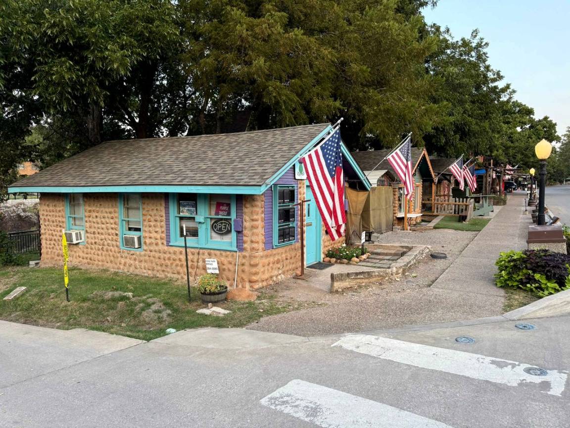 House ∙ 1 Bedroom ∙ 4 Guests - Medicine Park, OK