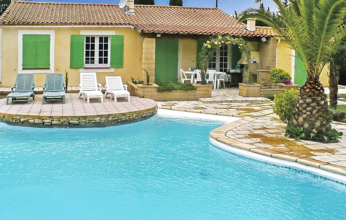 115 M² Maison De Vacances ∙ 3 Chambres ∙ 6 Personnes - Tarascon