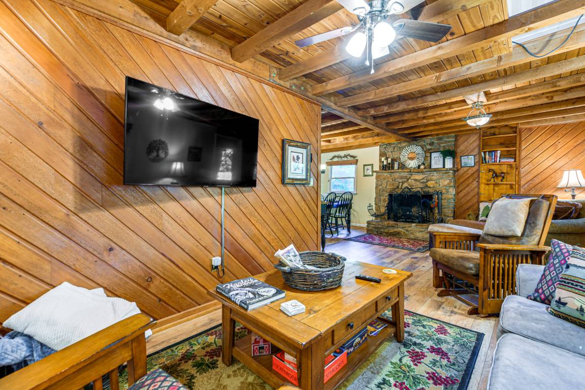 168 M² House ∙ 3 Bedrooms ∙ 7 Guests - Maggie Valley, NC