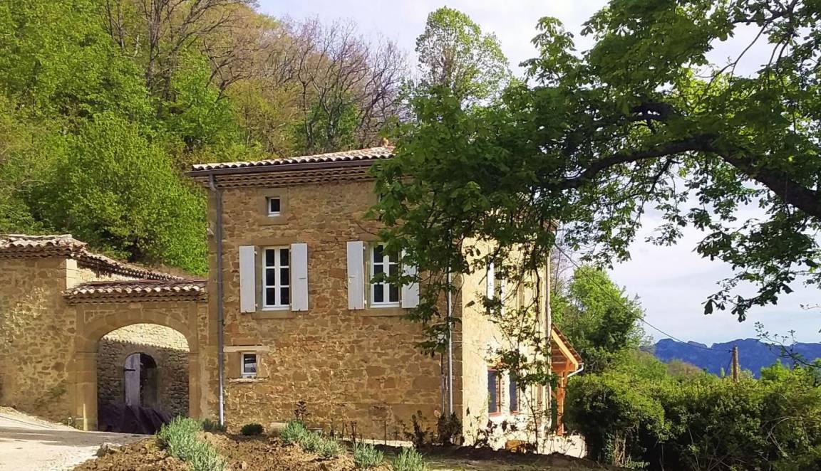 98 M² Gîte ∙ 4 Chambres ∙ 6 Personnes - Saou