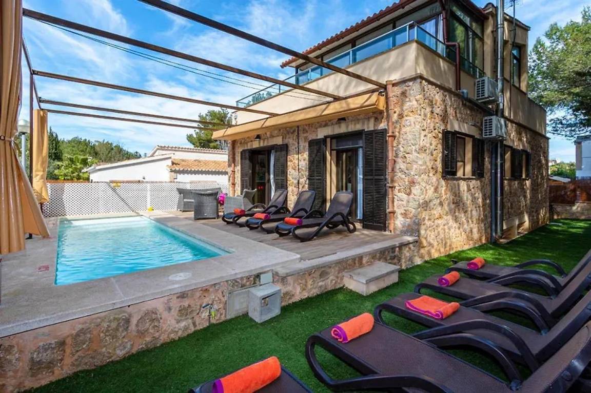 160 M² Villa ∙ 3 Bedrooms ∙ 6 Guests - Alcúdia
