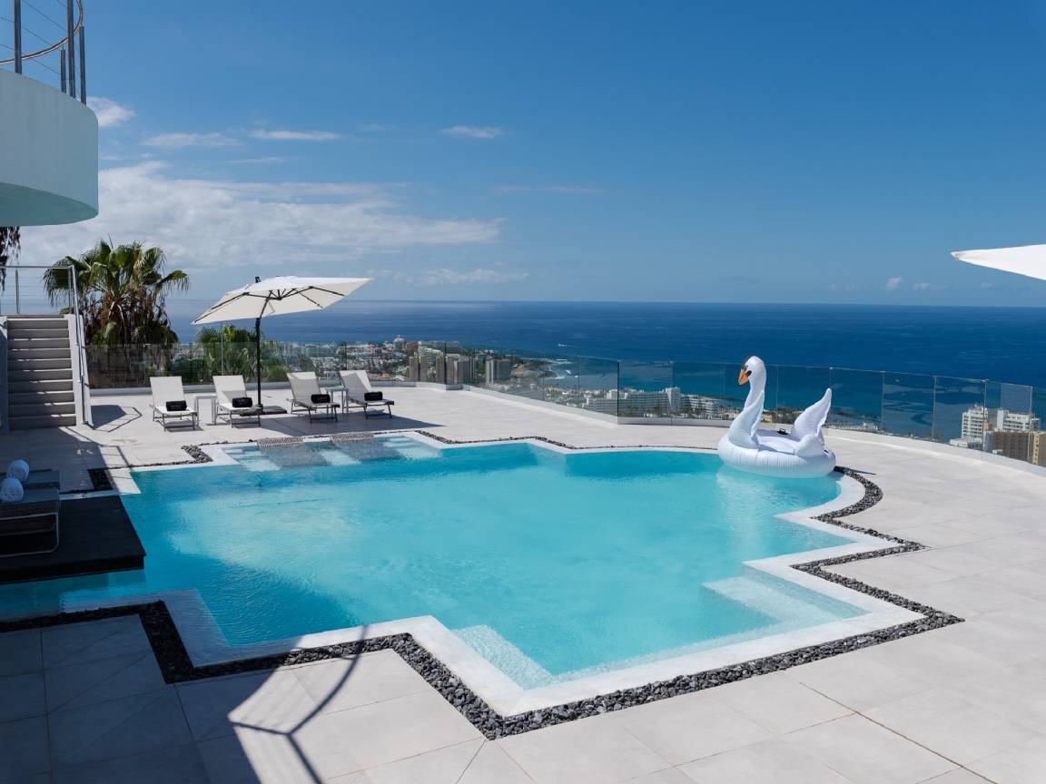 2723 M² Villa ∙ 10 Bedrooms ∙ 20 Guests - Playa de las Américas