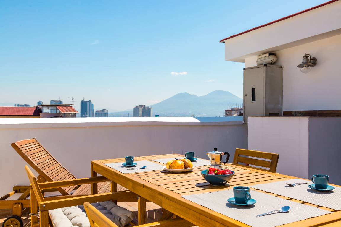 40 M² Huoneisto ∙ 1 Makuuhuone ∙ 4 Vierasta - Napoli