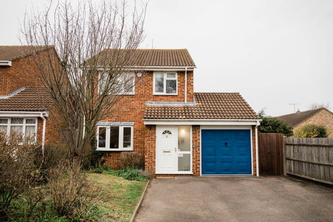 150 M² House ∙ 3 Bedrooms ∙ 1 Guest - Bedford